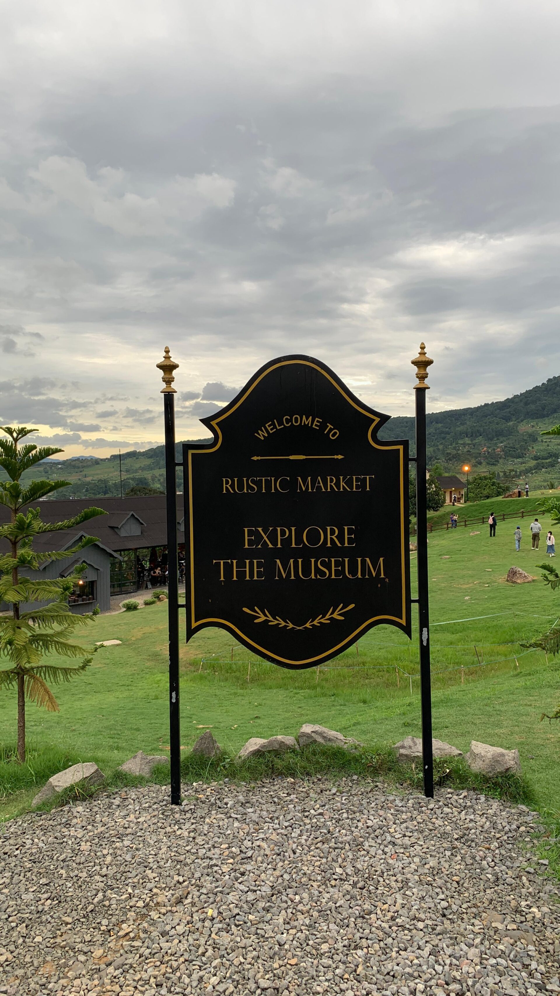 Review Lengkap Rustic Market Sentul: Wisata Vibes Eropa Estetik!